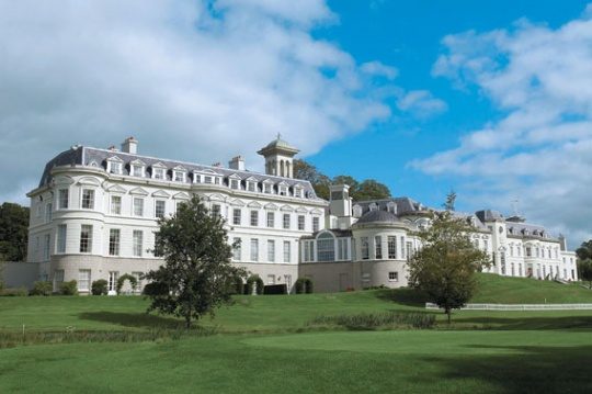 Opulent Residences: Exploring 10 Expensive Mansions Around the World