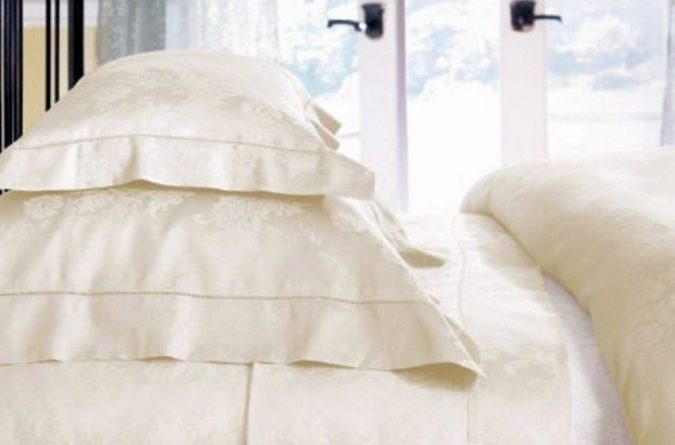 Top 10 Most Expensive Bed Sheets in the World | TopTeny.com